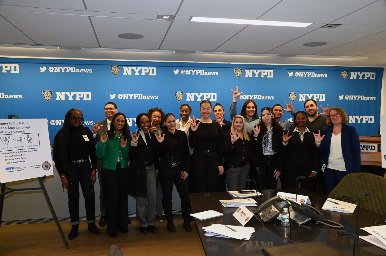 First Ever NYPD American Sign Language Initiative – Linguistics ...